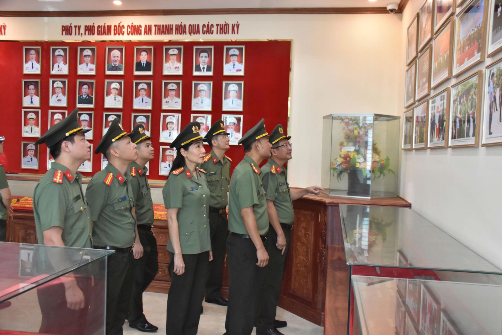 Phòng Thanh tra Công an tỉnh dâng hương kỷ niệm 59 năm Ngày truyền ...